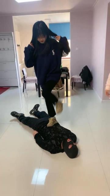 【精神小妹】slap On The Soles Of The Face Trample On The Whole Body