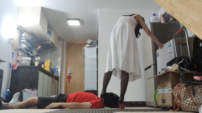 Black silk temptation trample suffocation